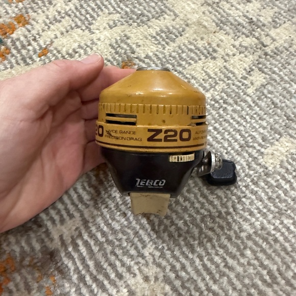 Zebco | Other | Vintage Zebco Z2 Closed Face Fishing Reel 980s Model ...